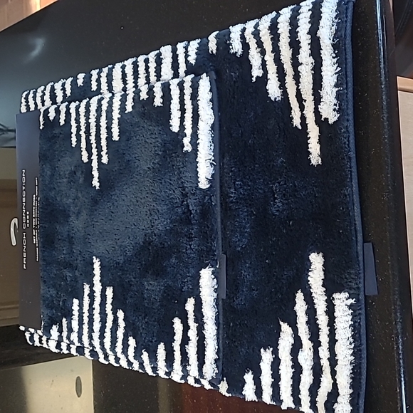 French Connection | Bath | Bath Rug Set | Poshmark